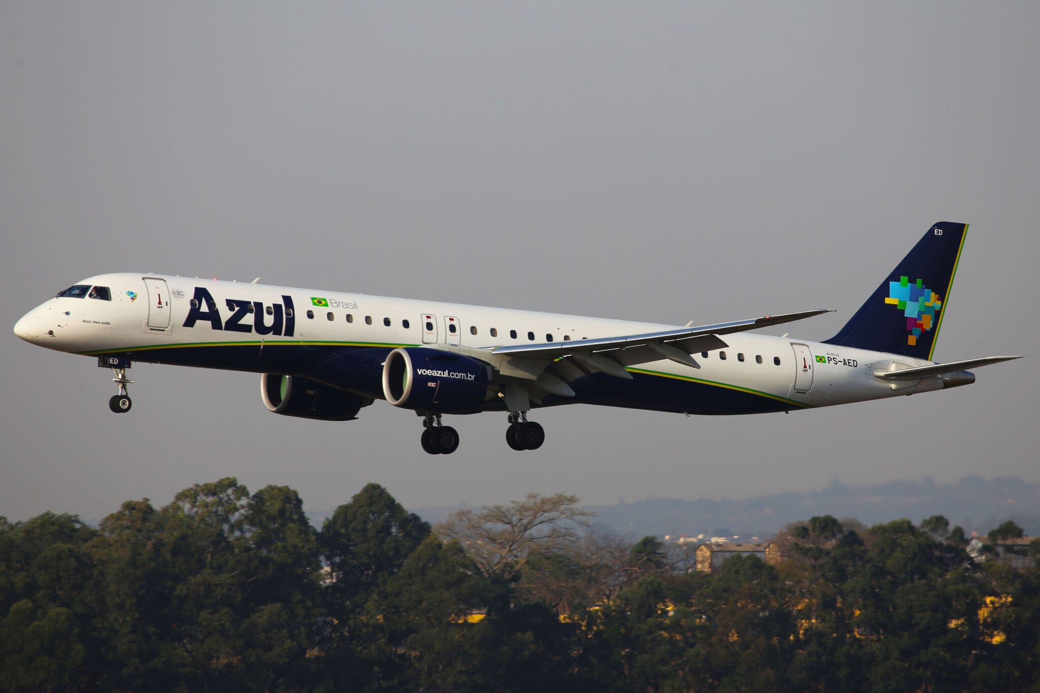 Azul amplia voos diretos nacionais e internacionais a partir de ...