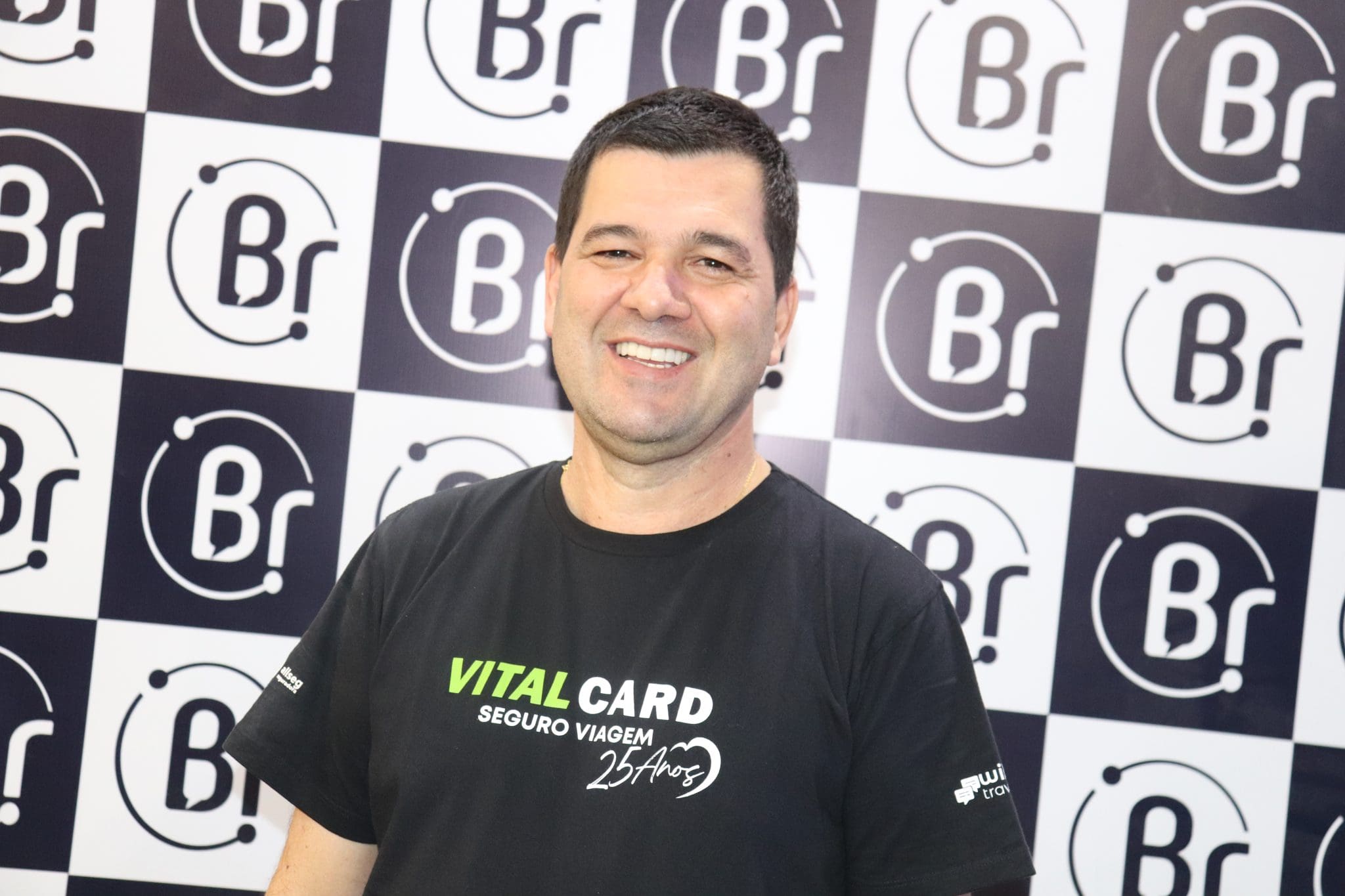 Vital Card projeta crescimento de 30% em 2025 e aposta em eSIM próprio